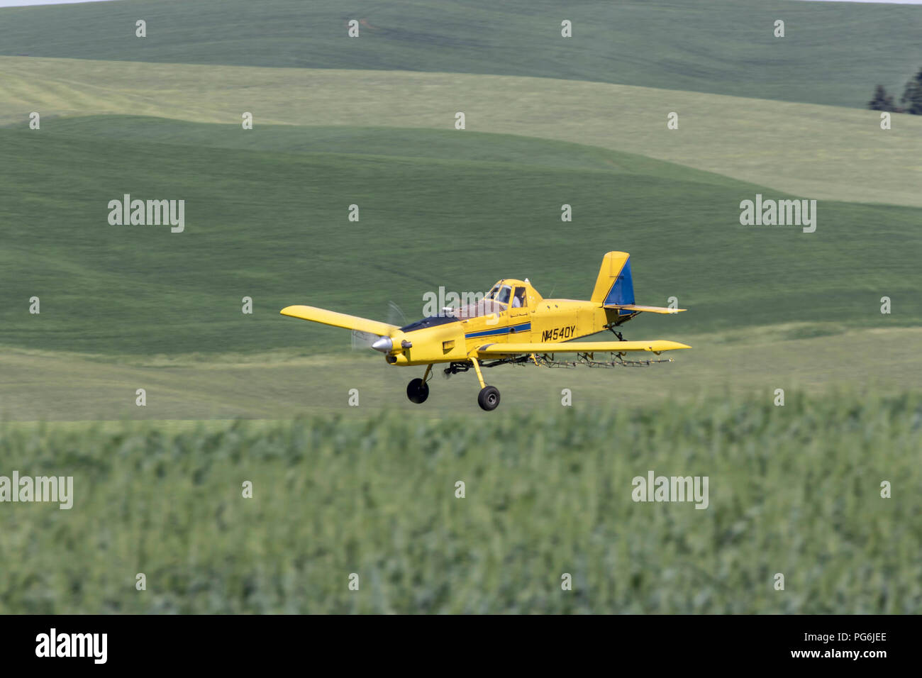 Crop Dusting Airplane High Resolution Stock Photography and Images - Alamy