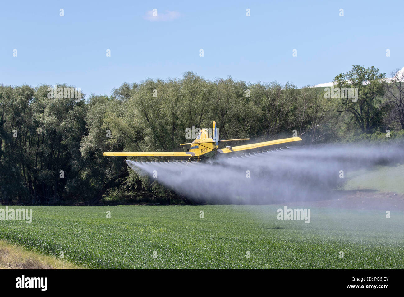 Crop Dusting Airplane High Resolution Stock Photography and Images - Alamy