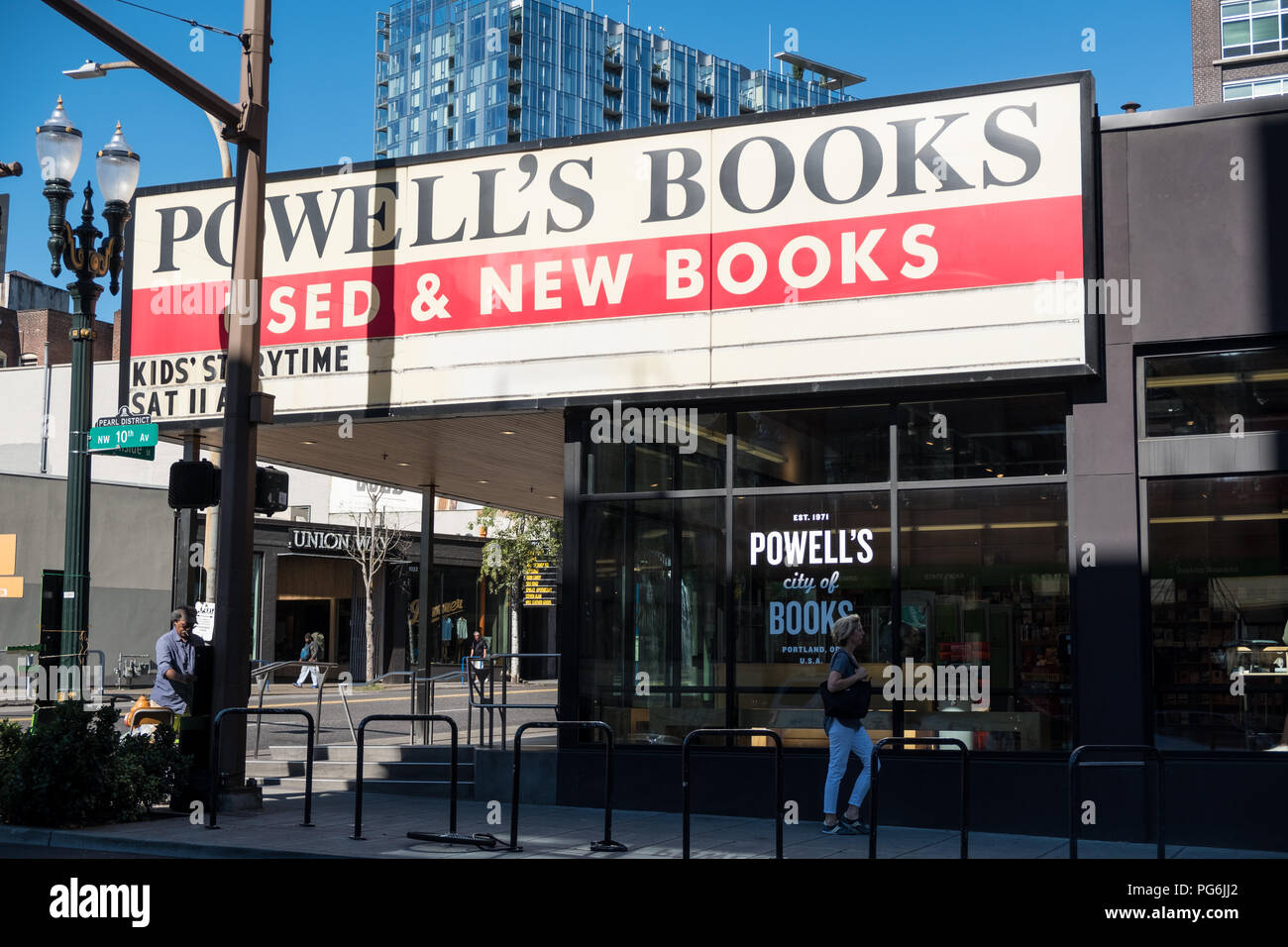 Powells books hi-res stock photography and images - Alamy