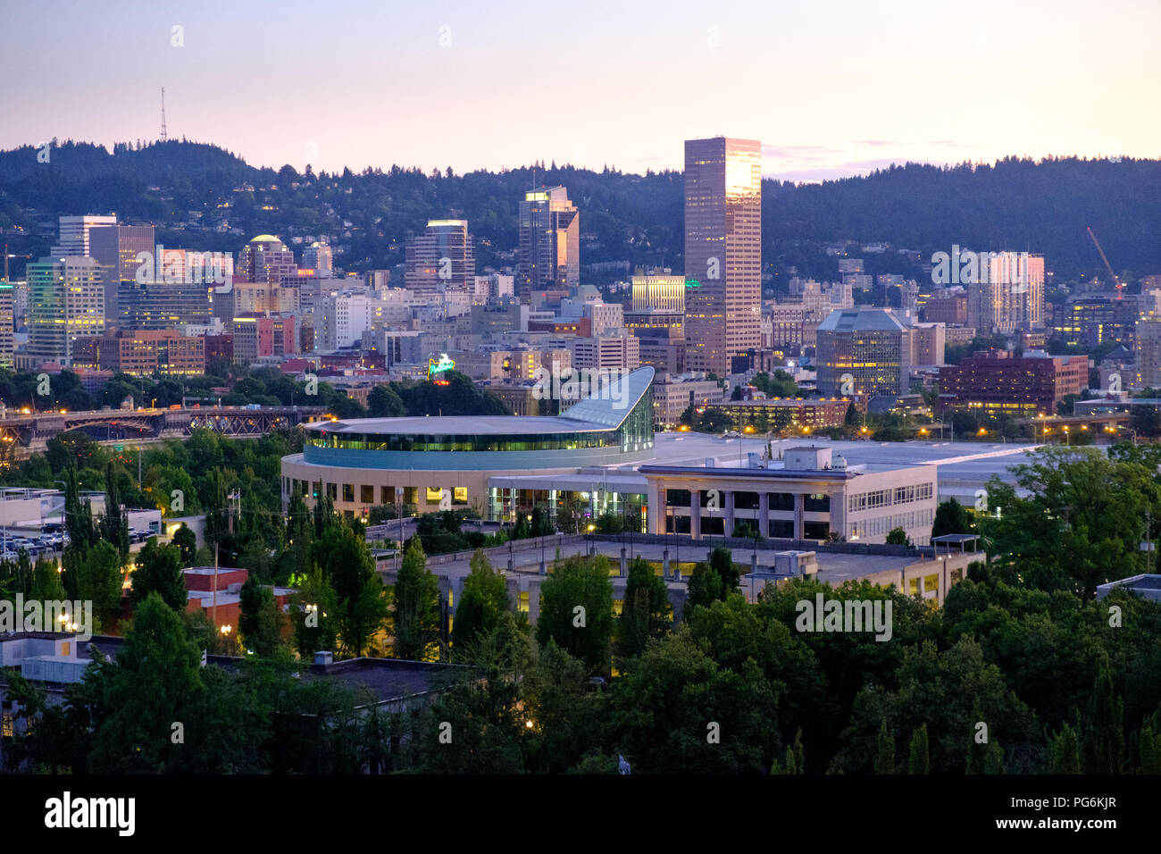 Night-time skyline of downtown Portland, Oregon, USA Stock Photo - Alamy