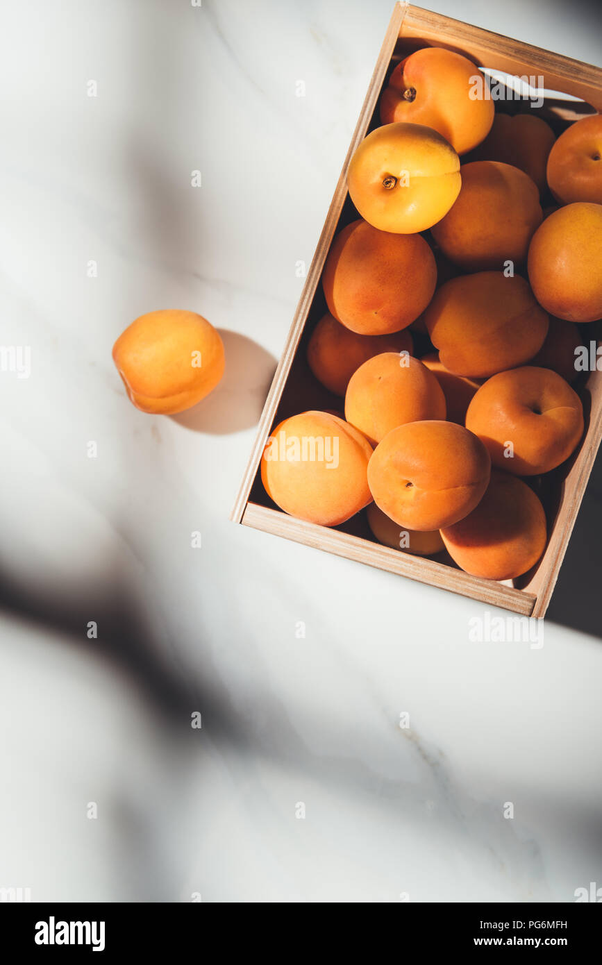 Flat lay tasty apricots hi-res stock photography and images - Alamy
