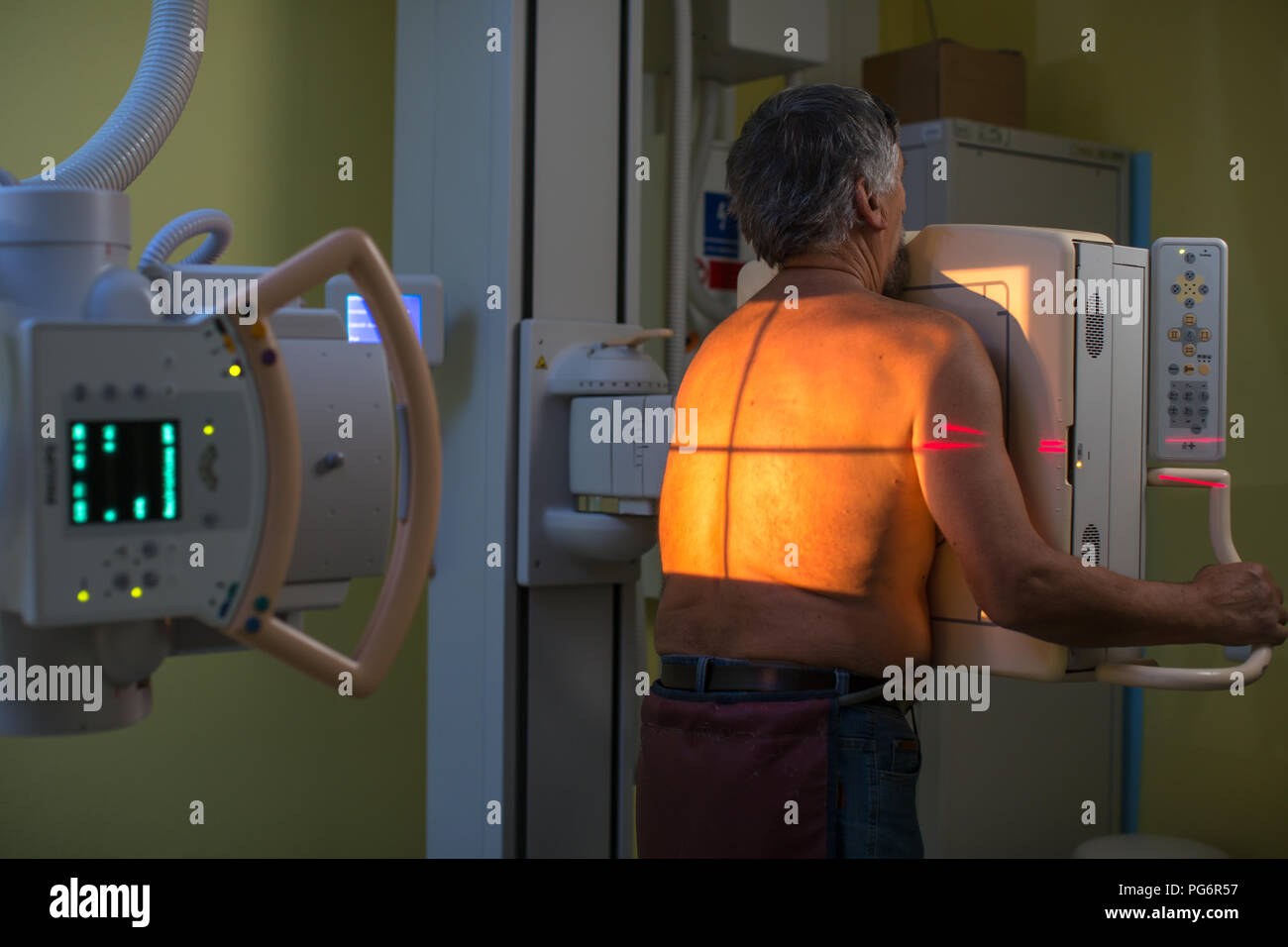 Doctor checking xray senior hi-res stock photography and images - Alamy