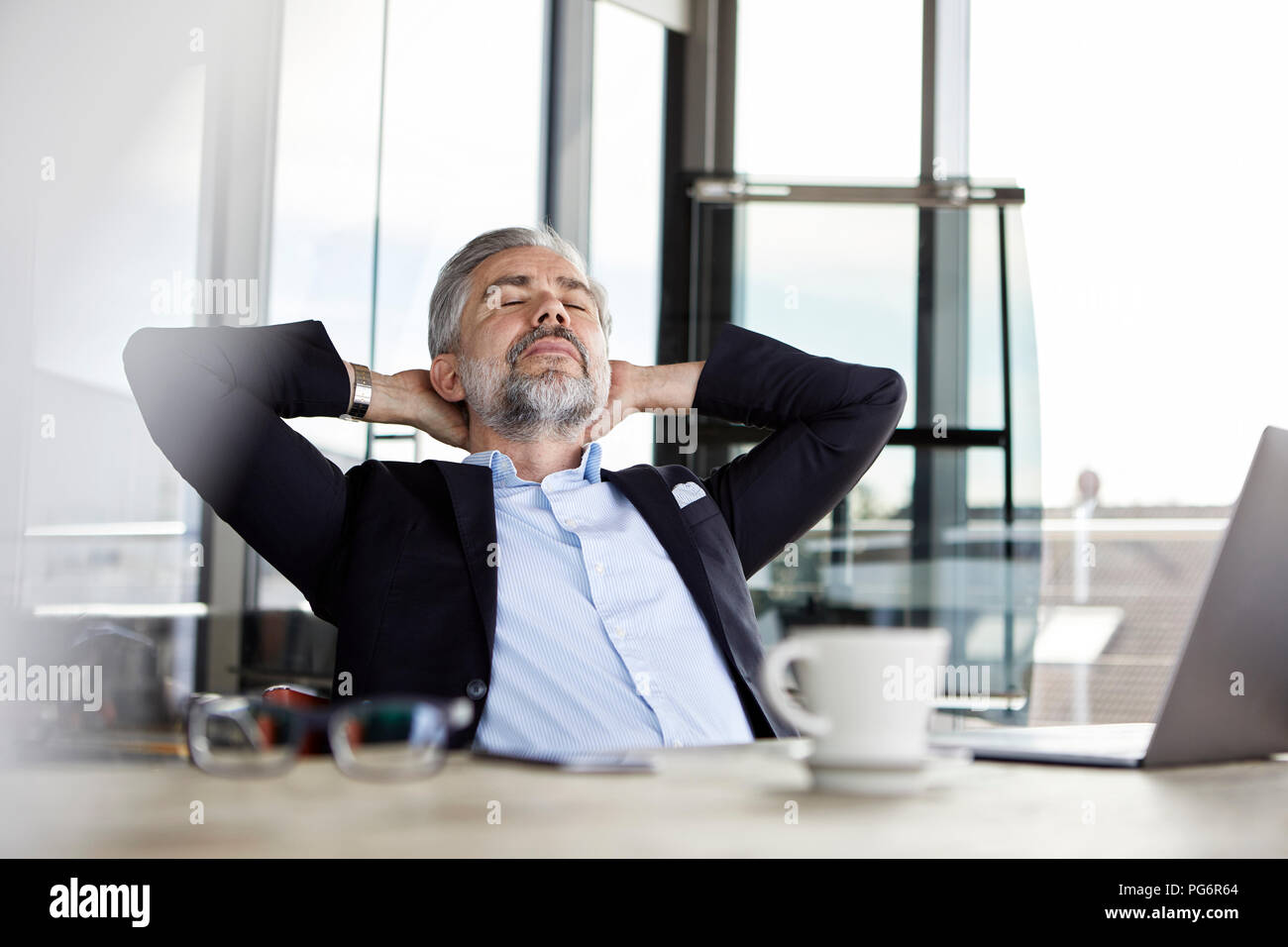 Office suits hi-res stock photography and images - Alamy