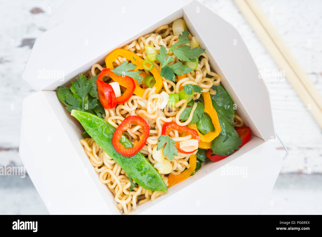 Take away noodles box hi-res stock photography and images - Alamy