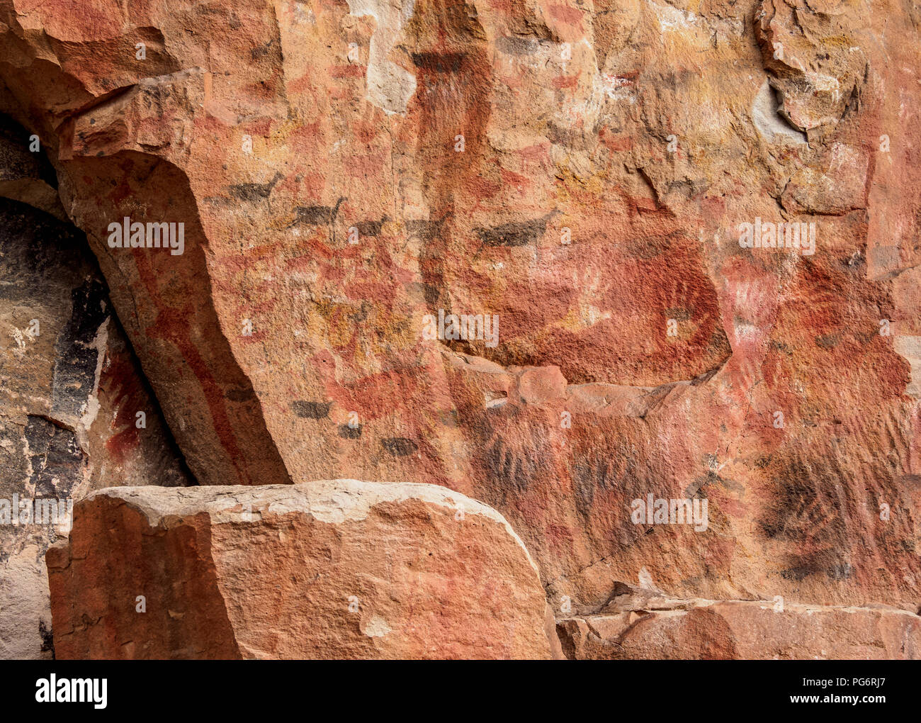 Cueva de las Manos, UNESCO World Heritage Site, Rio Pinturas Canyon ...