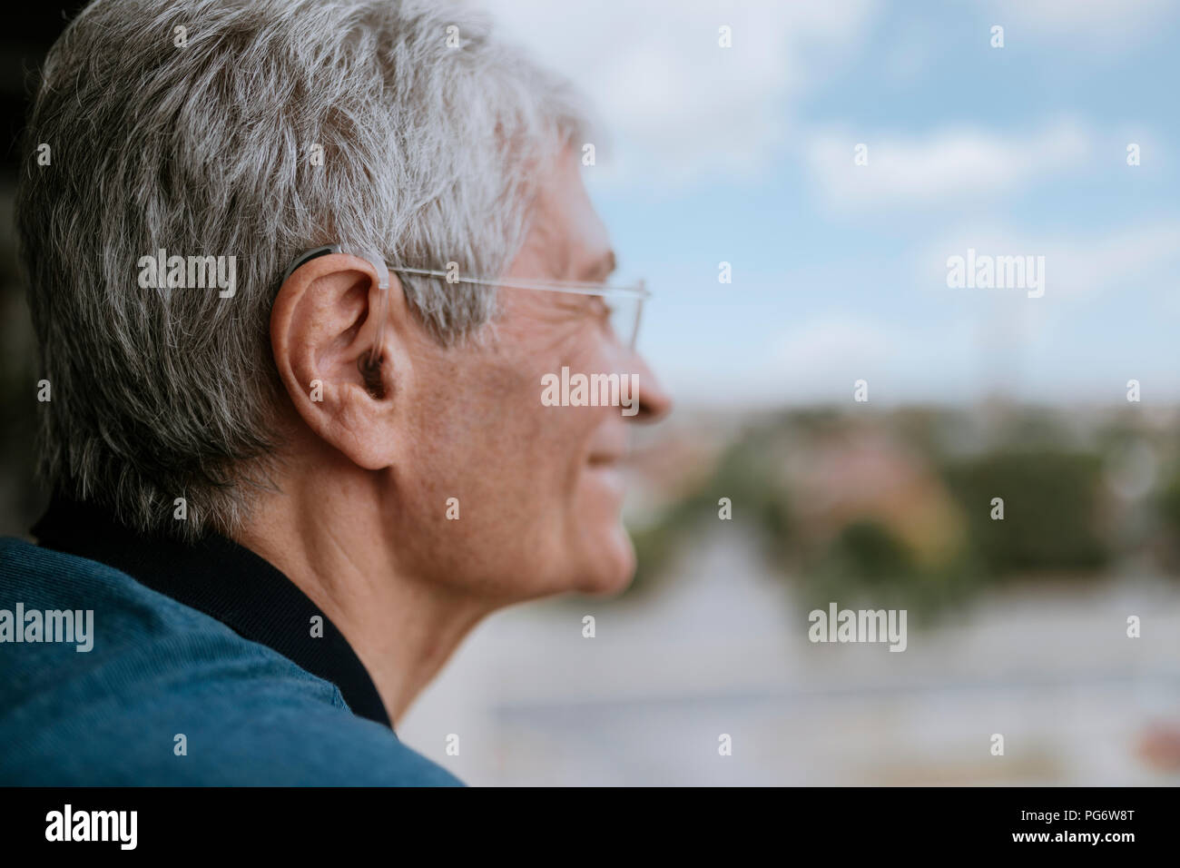 Man hearing hi-res stock photography and images - Alamy