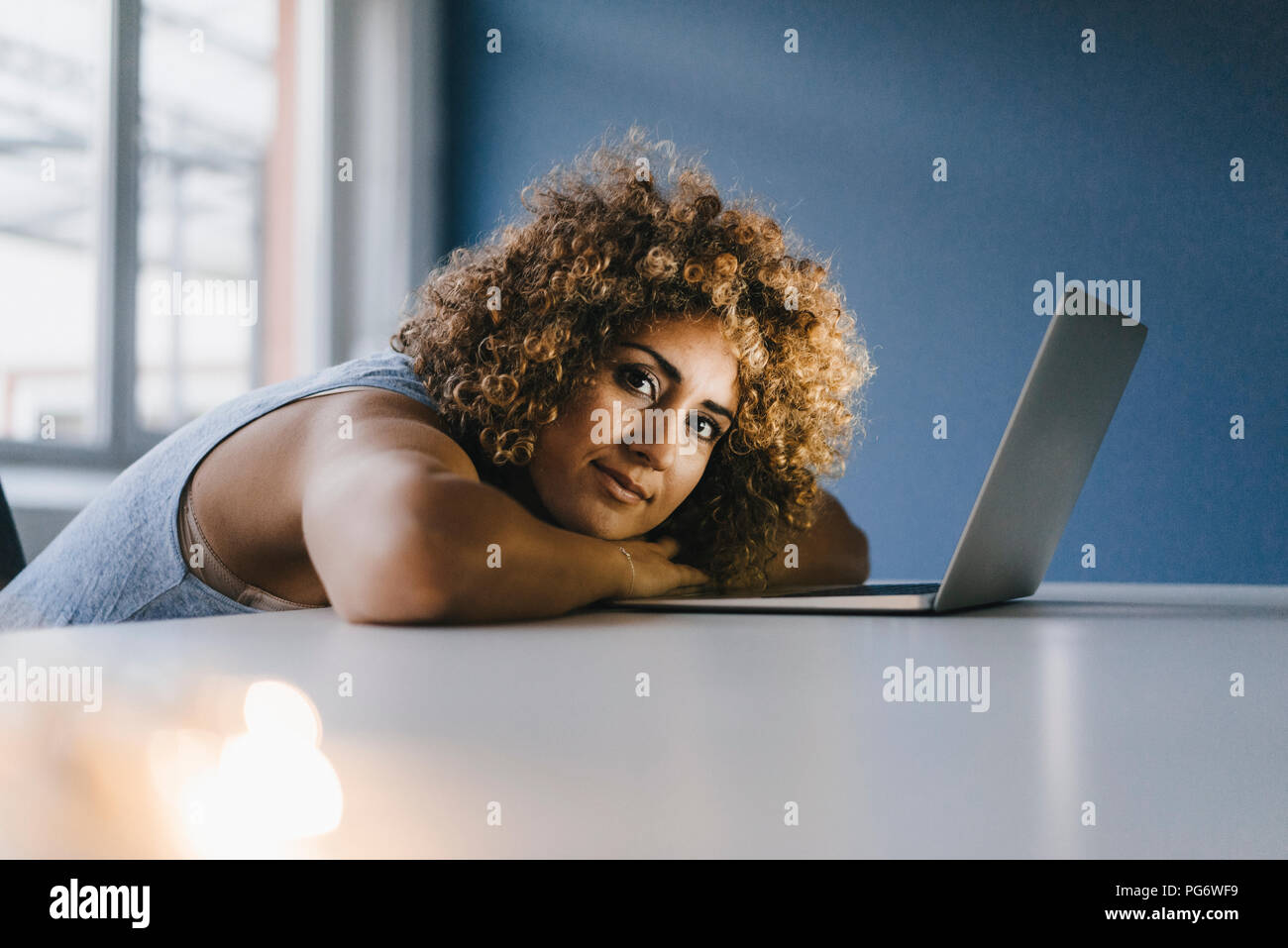 Start up entre hi-res stock photography and images - Alamy