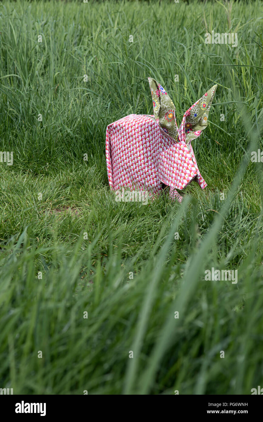 Rabbit origami hi-res stock photography and images - Alamy