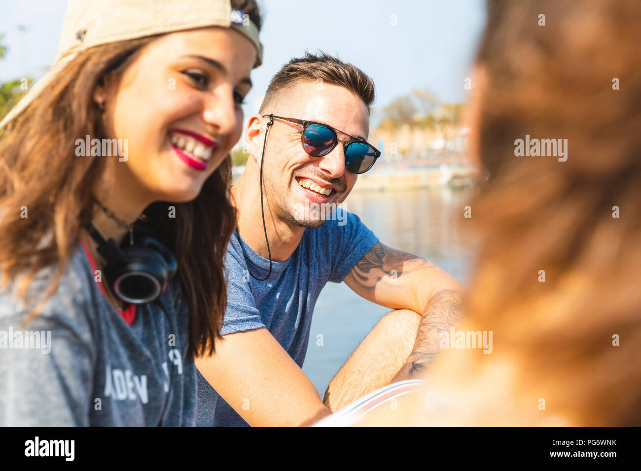 Girl socializing hi-res stock photography and images - Alamy