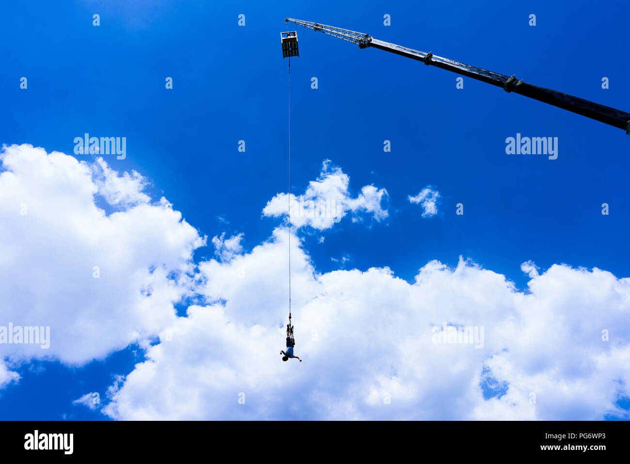 Bungee jumping hi-res stock photography and images - Alamy
