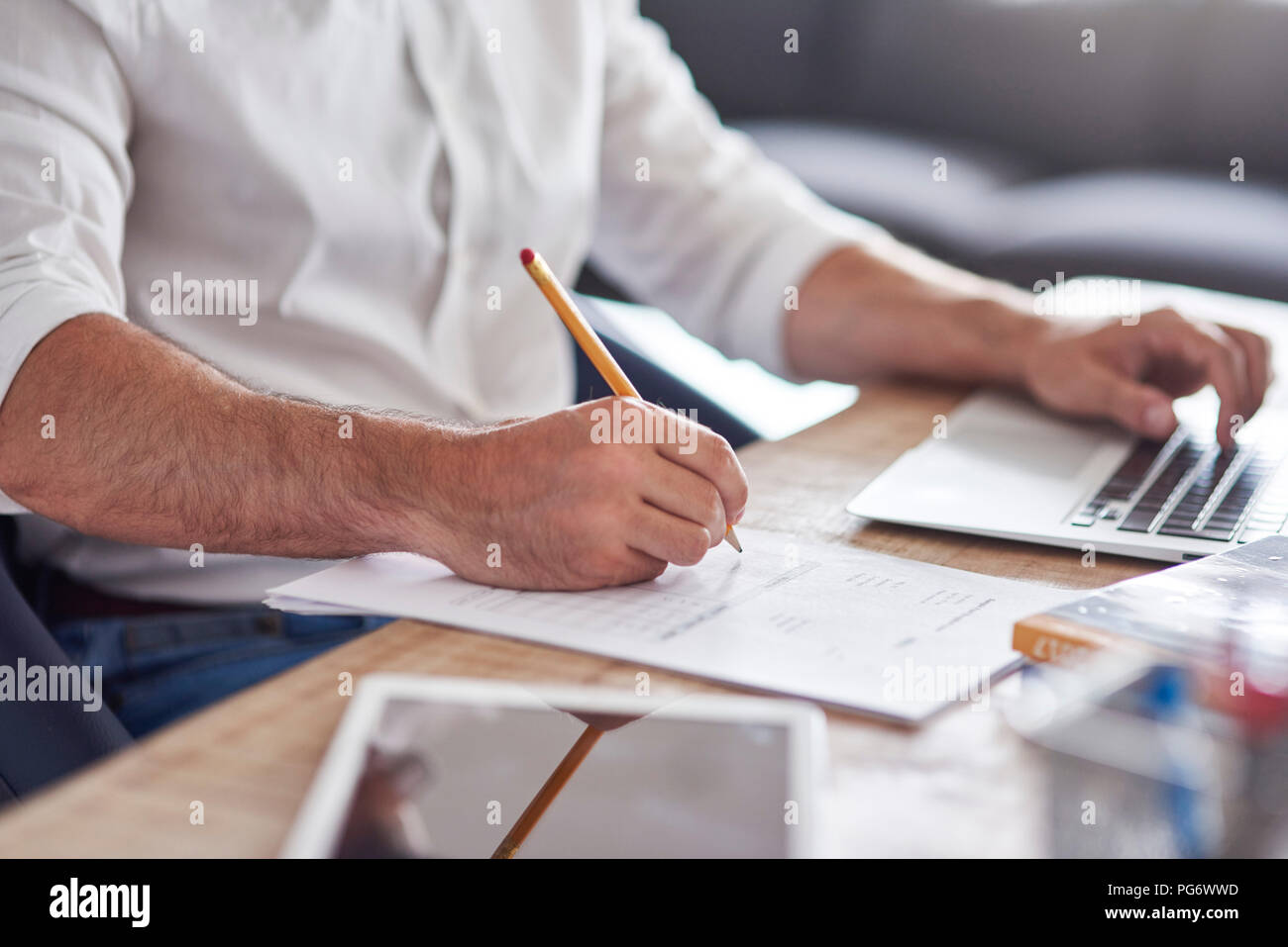 Filling by hand hi-res stock photography and images - Alamy