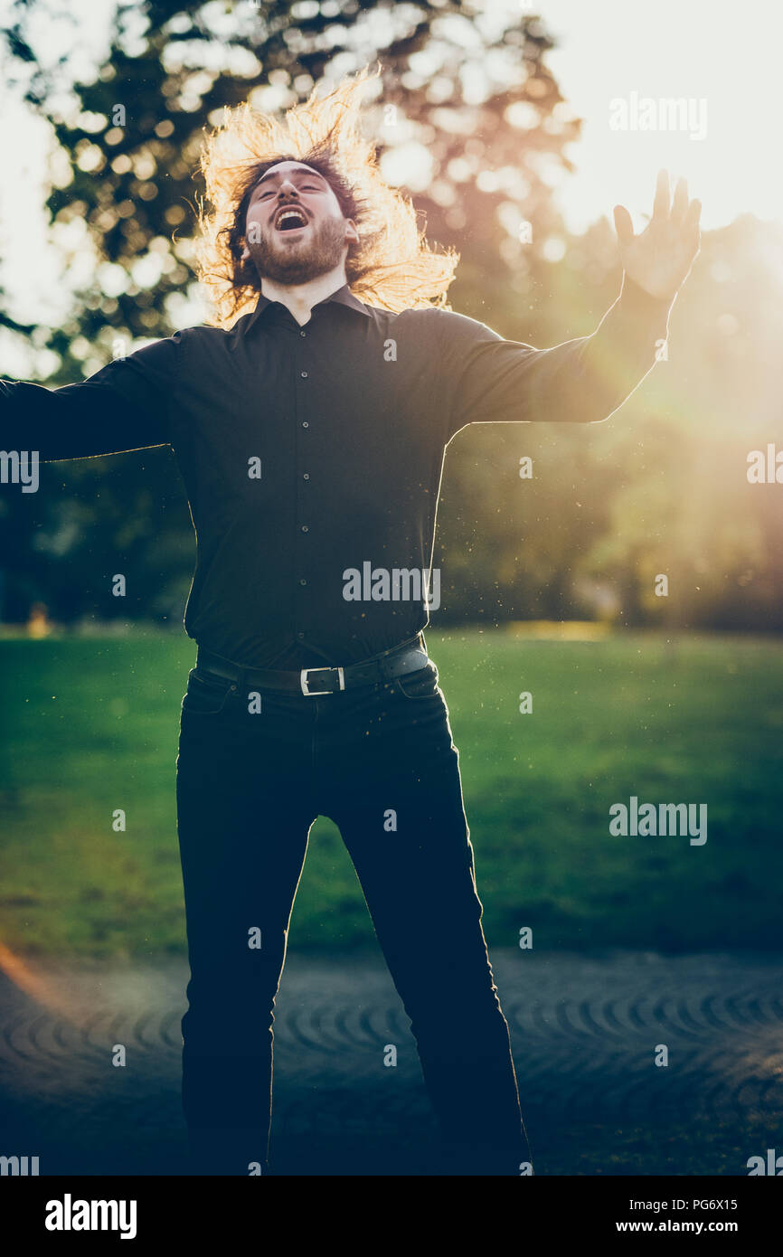 Heavy metal fans cheer hi-res stock photography and images - Alamy