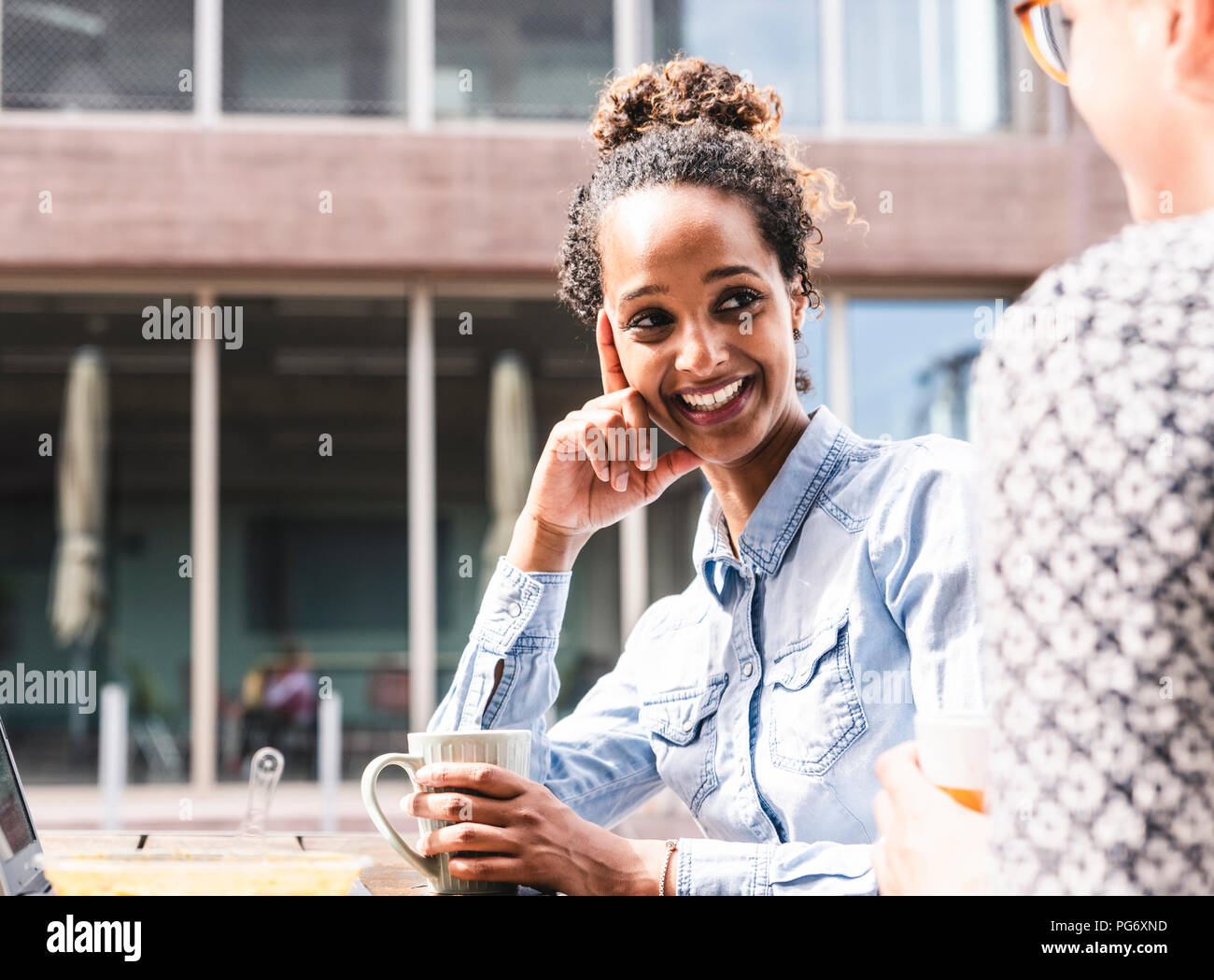 Young colleagues sitting outdoors, working together, having lunch Stock ...