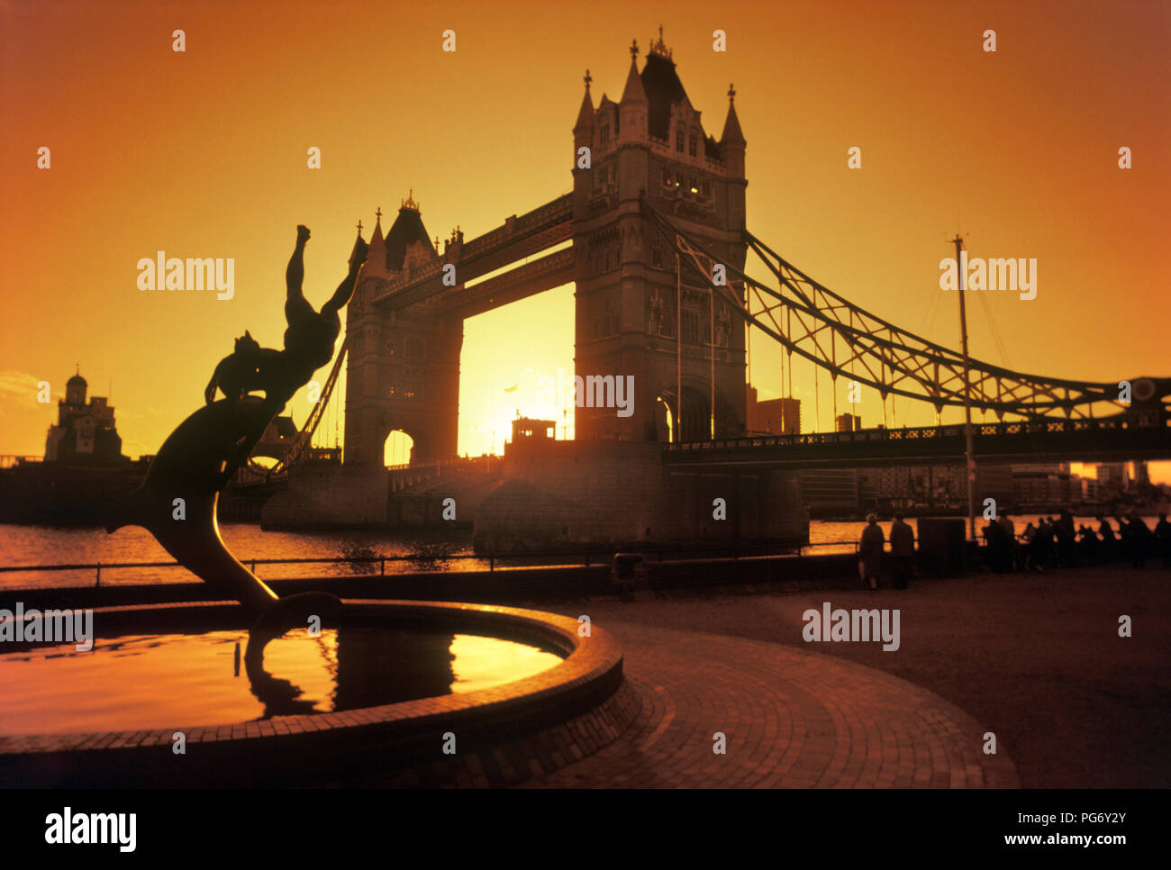 1973 tower bridge hi-res stock photography and images - Alamy