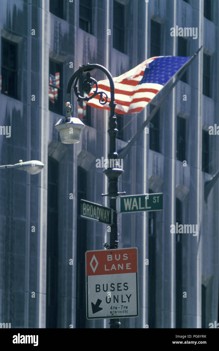1987 HISTORICAL WALL STREET SIGN UNITED STATES FLAG BROADWAY MANHATTAN ...