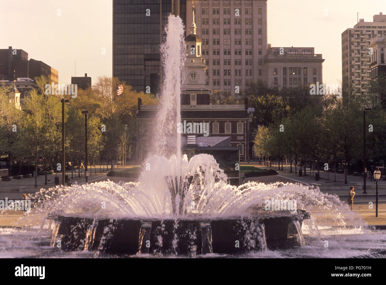 1988 HISTORICAL FOUNTAIN INDEPENDENCE HALL INDEPENDENCE MALL ...