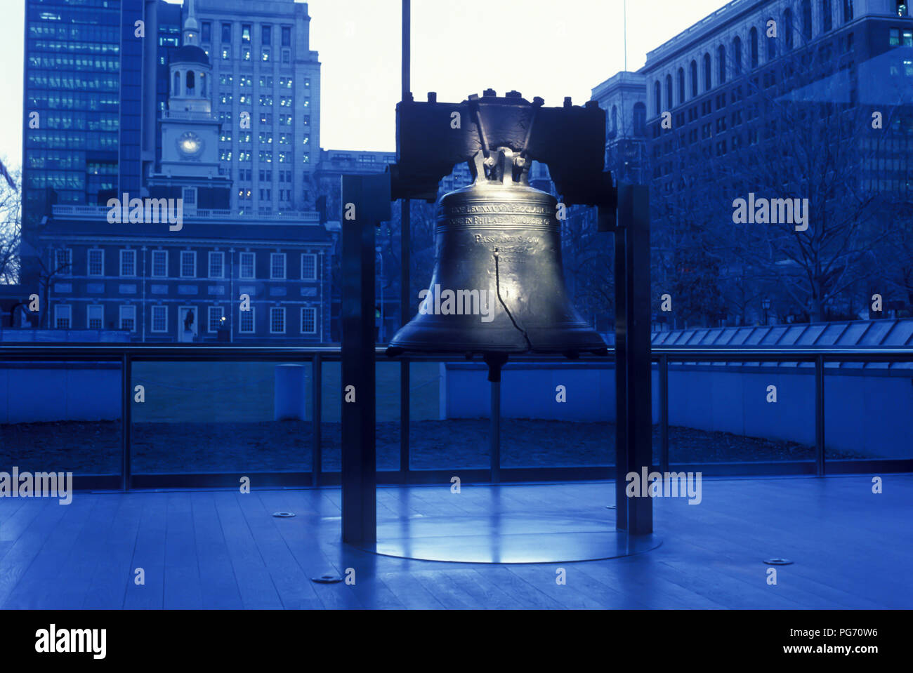 1989 HISTORICAL LIBERTY BELL (©PASS & STOW 1753) LIBERTY BELL CENTER (©MITCHELL & GIURGOLA 1976 ...