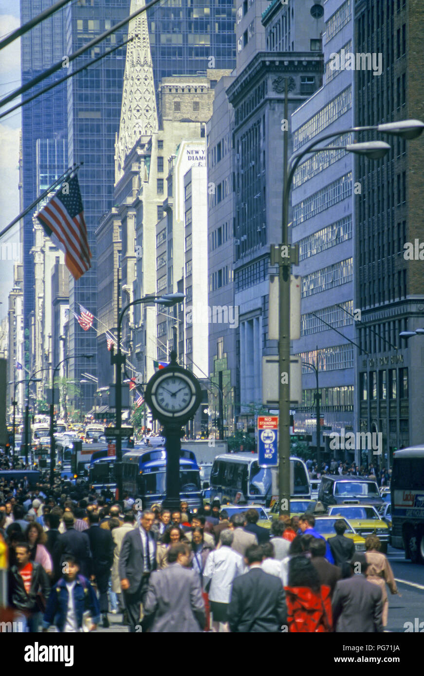 1990 HISTORICAL CROWD STREET SCENE FIFTH AVENUE MANHATTAN NEW YORK CITY ...