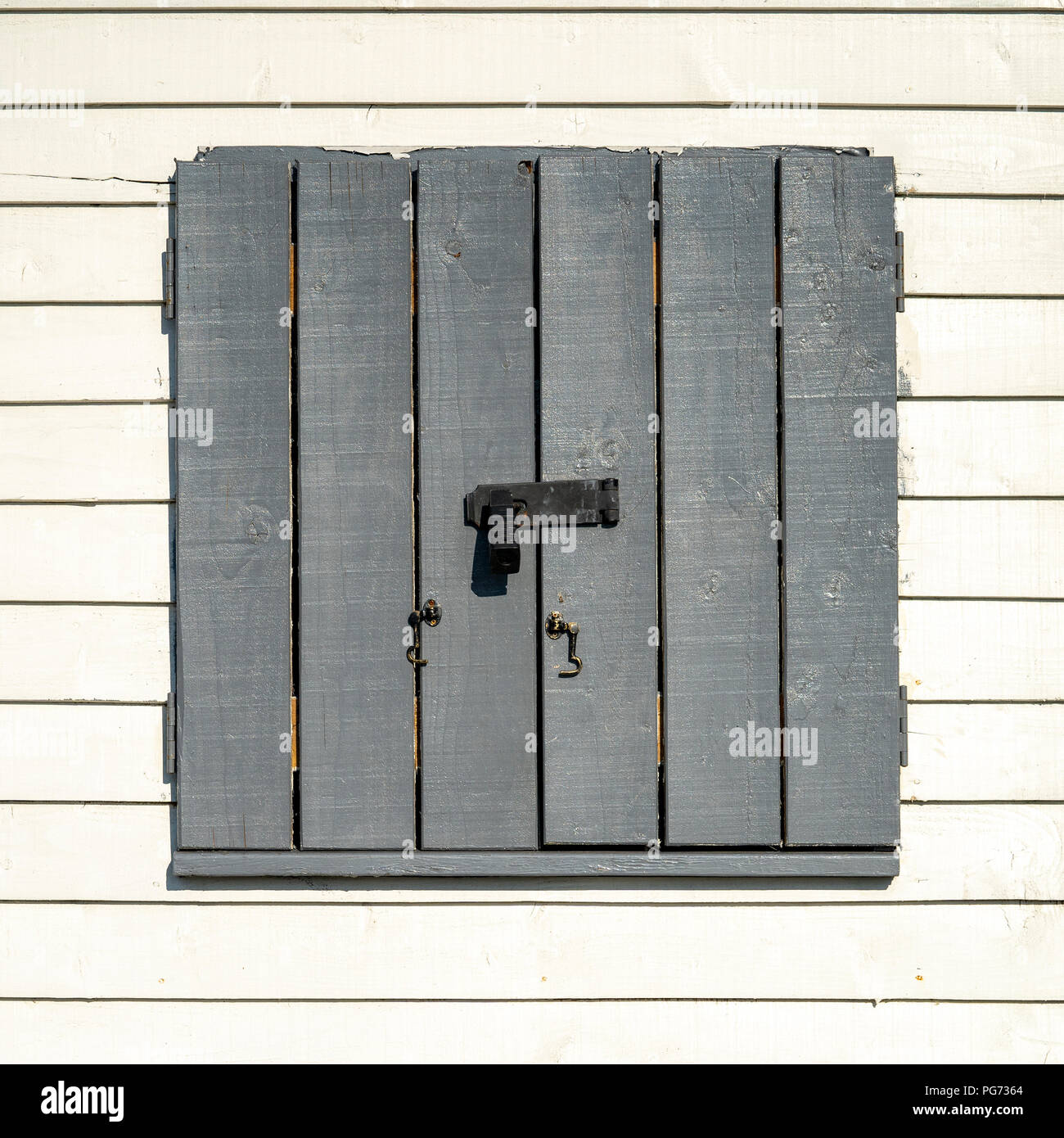 Wooden shutter wood shutter hi-res stock photography and images - Alamy