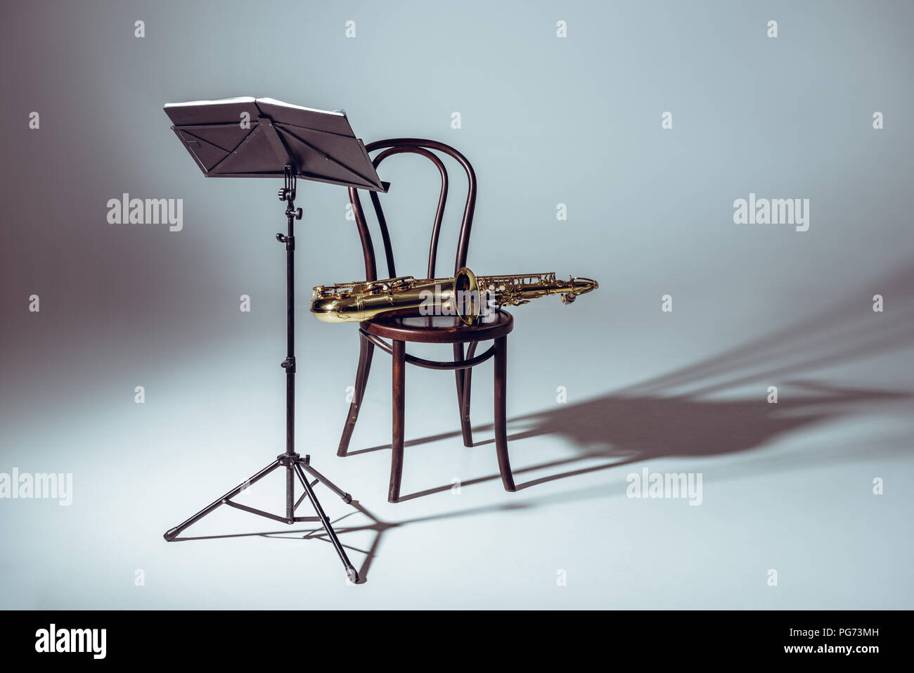 Music notes stand hi-res stock photography and images - Alamy