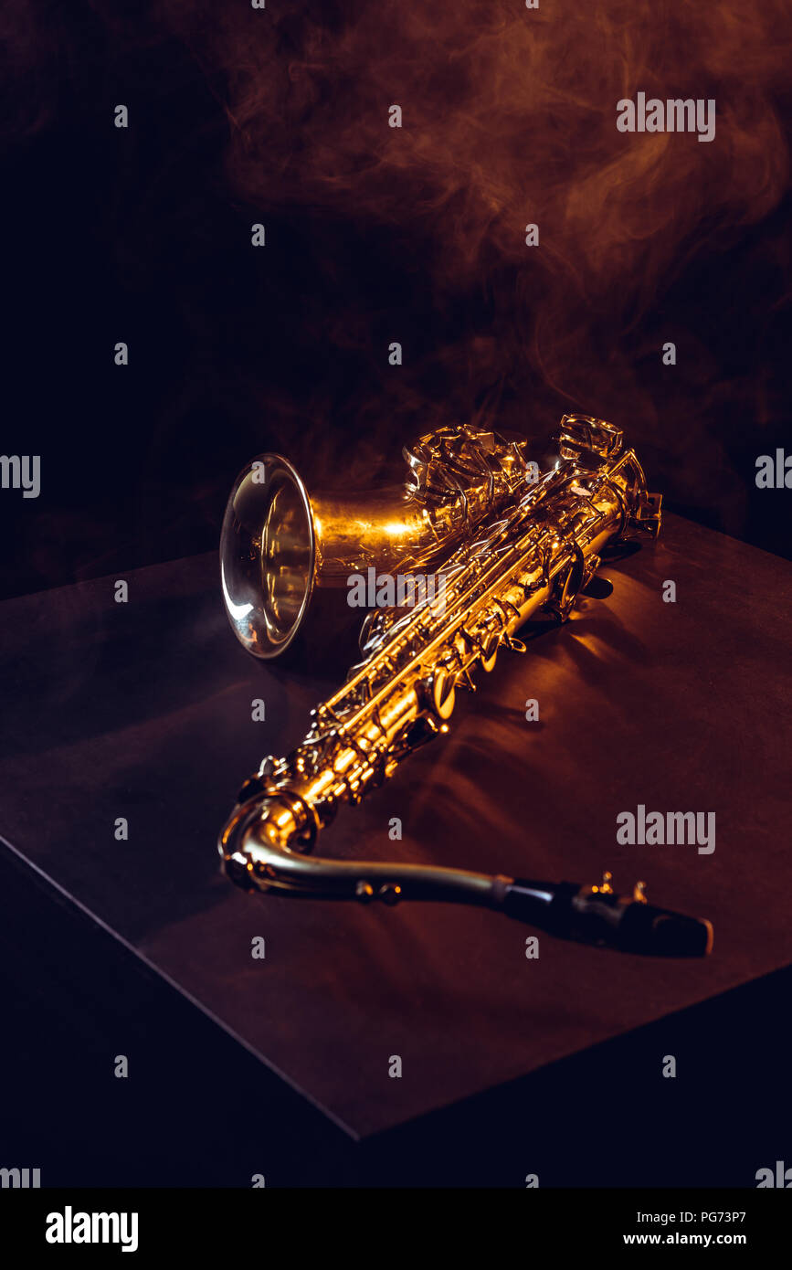 Professional sax hi-res stock photography and images - Alamy