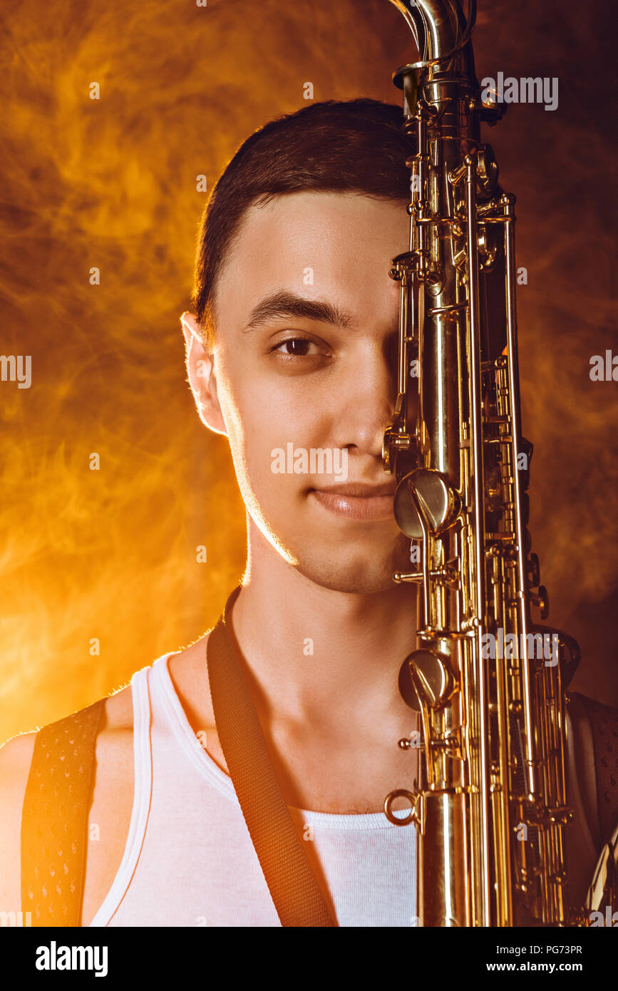 Stage spotlight saxophone hi-res stock photography and images - Alamy