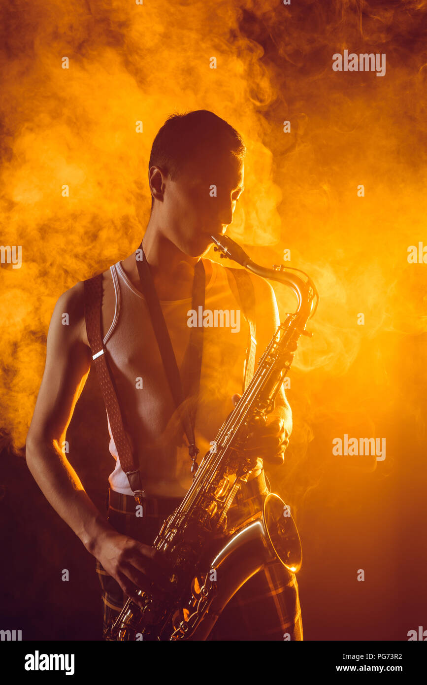 Stage spotlight saxophone hi-res stock photography and images - Alamy