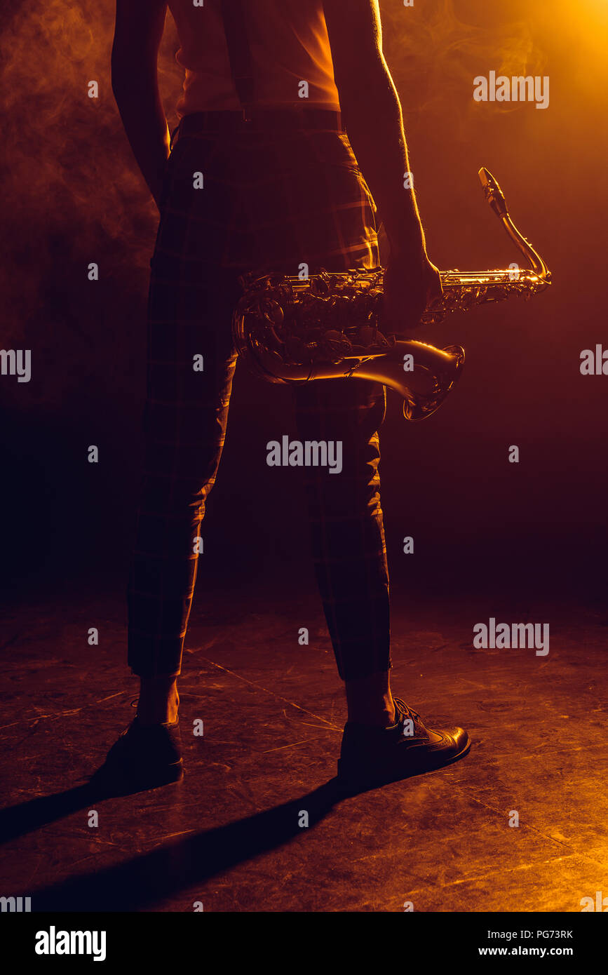 Stage spotlight saxophone hi-res stock photography and images - Alamy