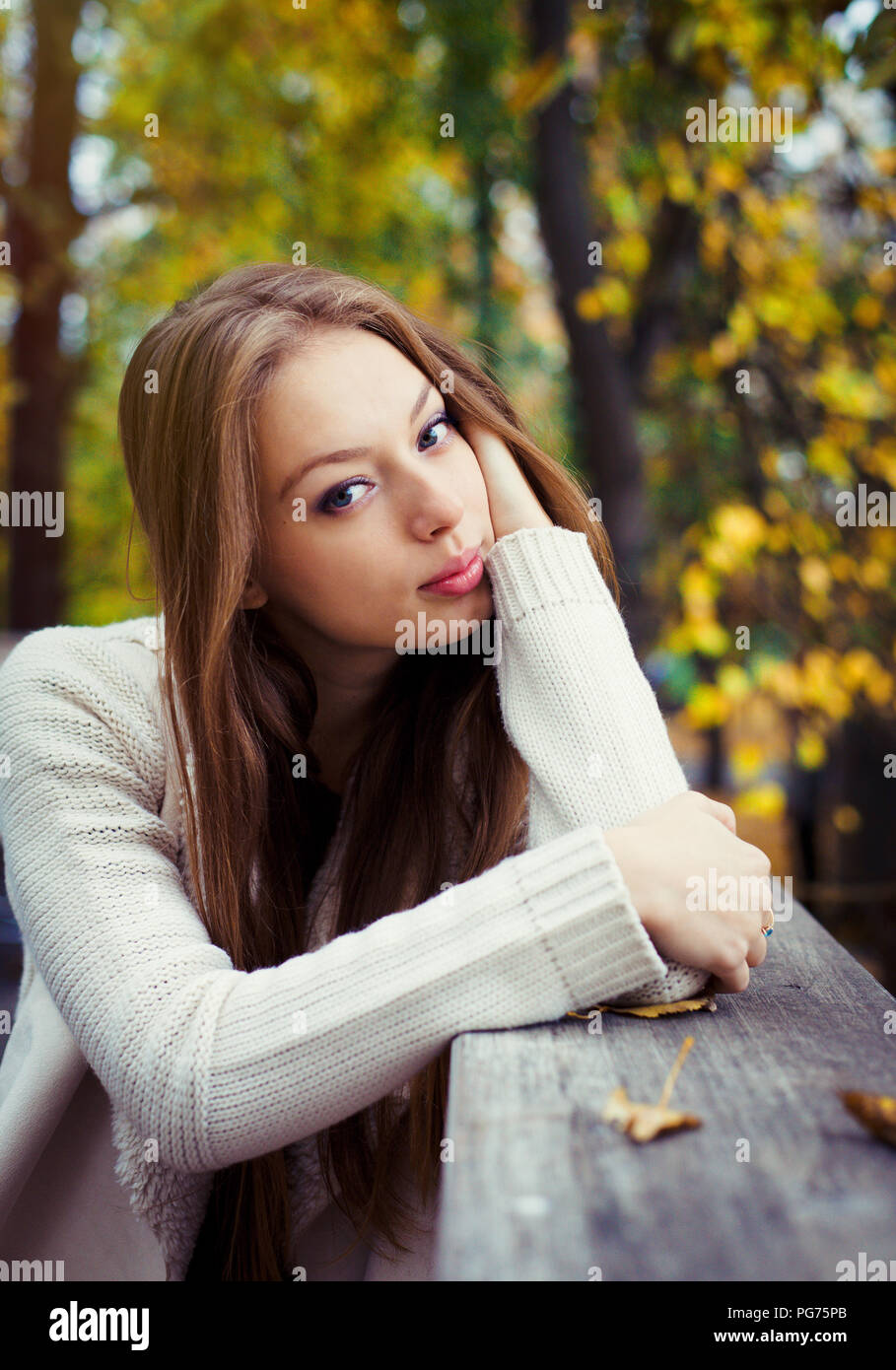 Brown hair model hi-res stock photography and images - Alamy