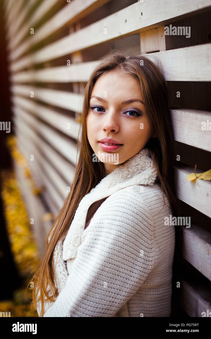 Brown hair model hi-res stock photography and images - Alamy