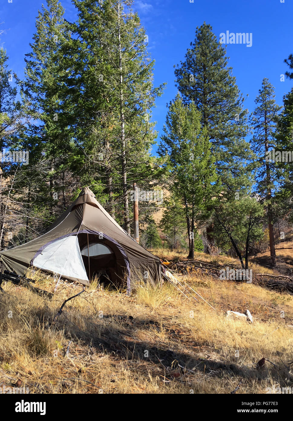 Tent set up in hi-res stock photography and images - Alamy