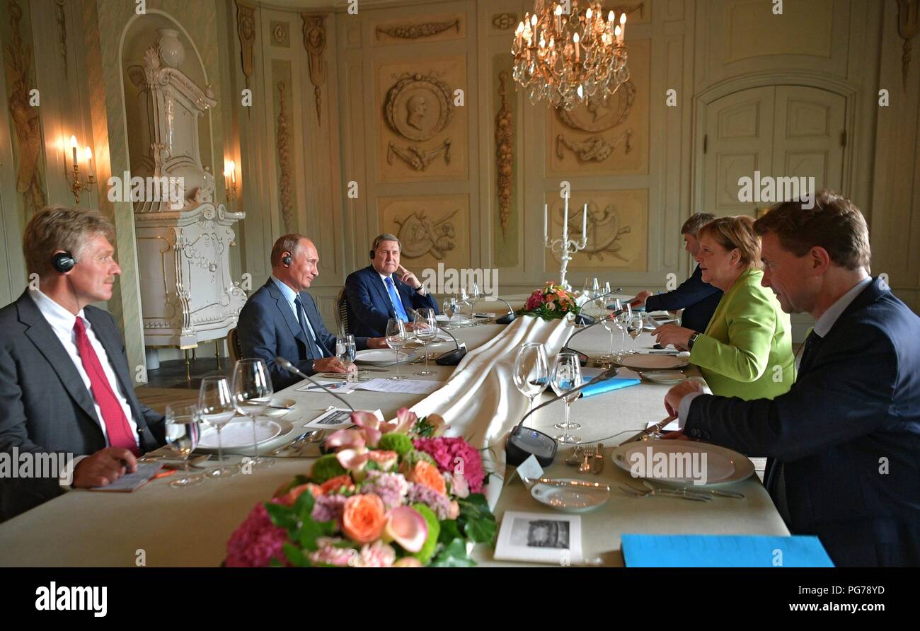 Russian President Vladimir Putin, left, and German Chancellor Angela ...