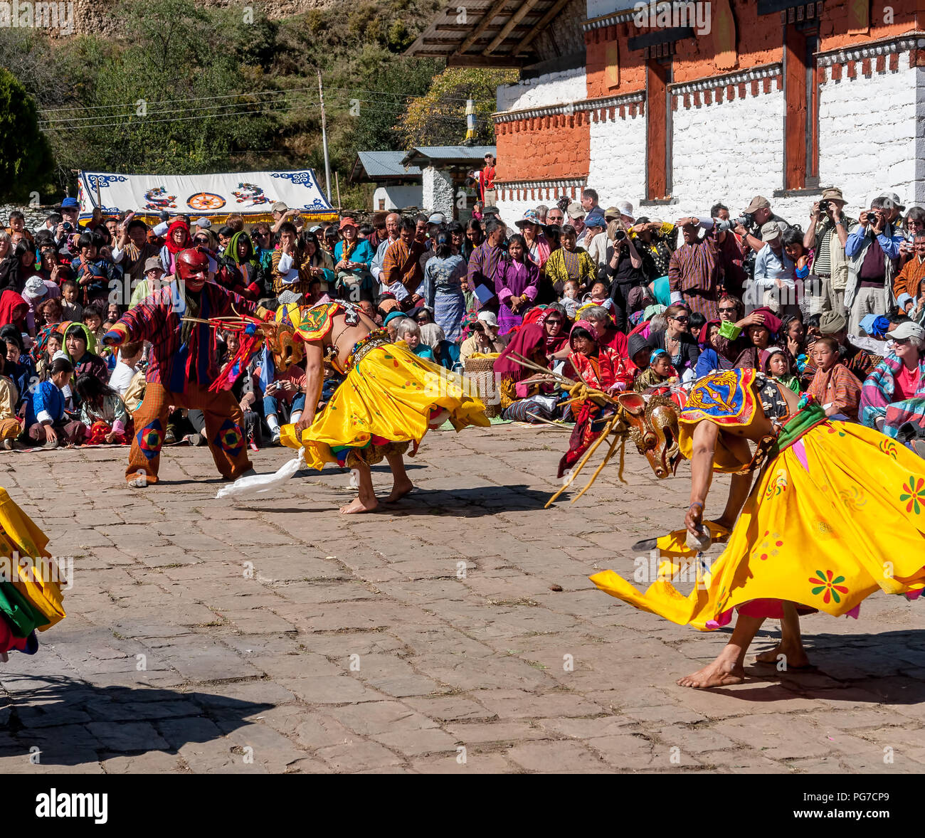 Bhutanese traditional dress hi-res stock photography and images - Alamy