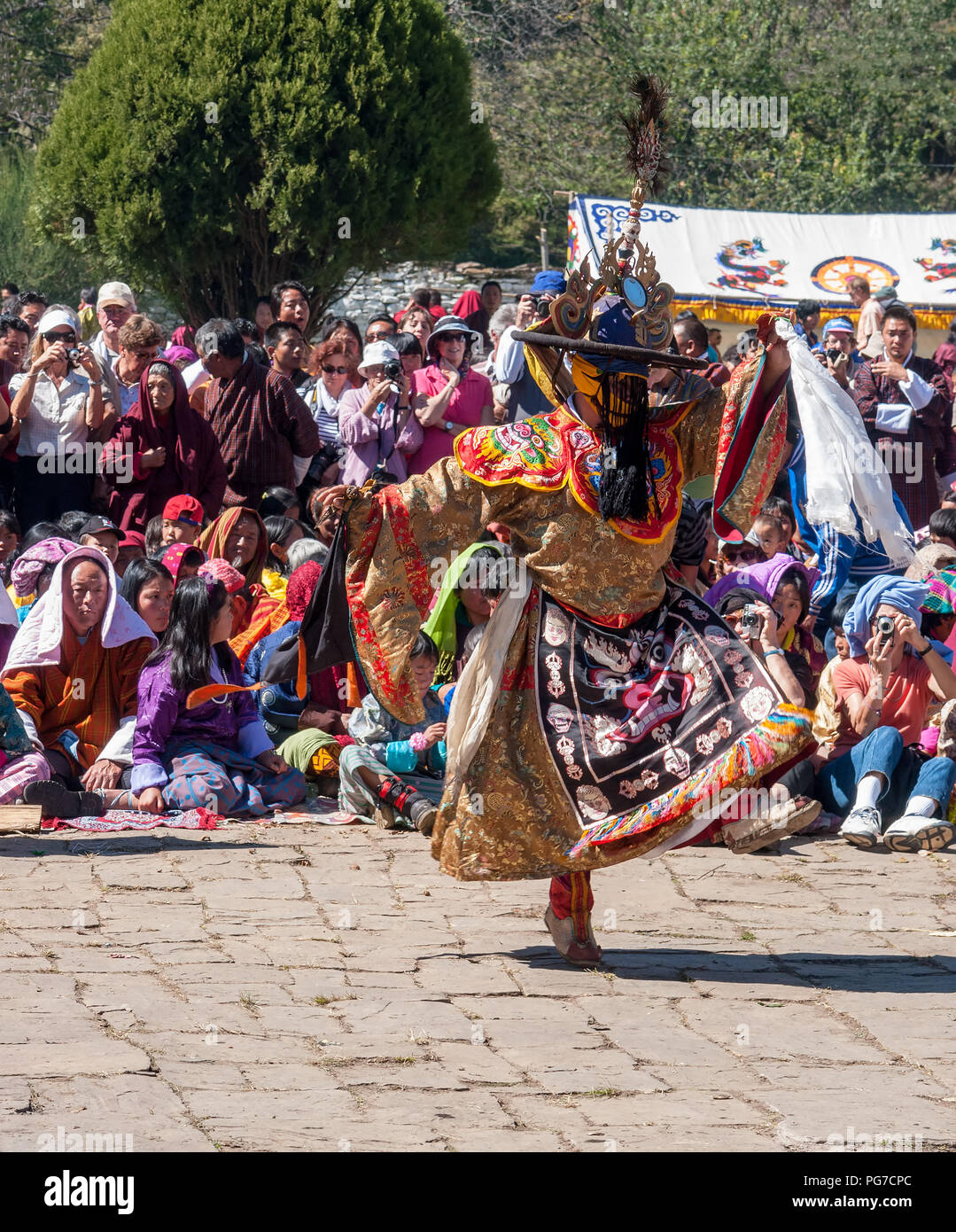 Bhutanese traditional dress hi-res stock photography and images - Alamy