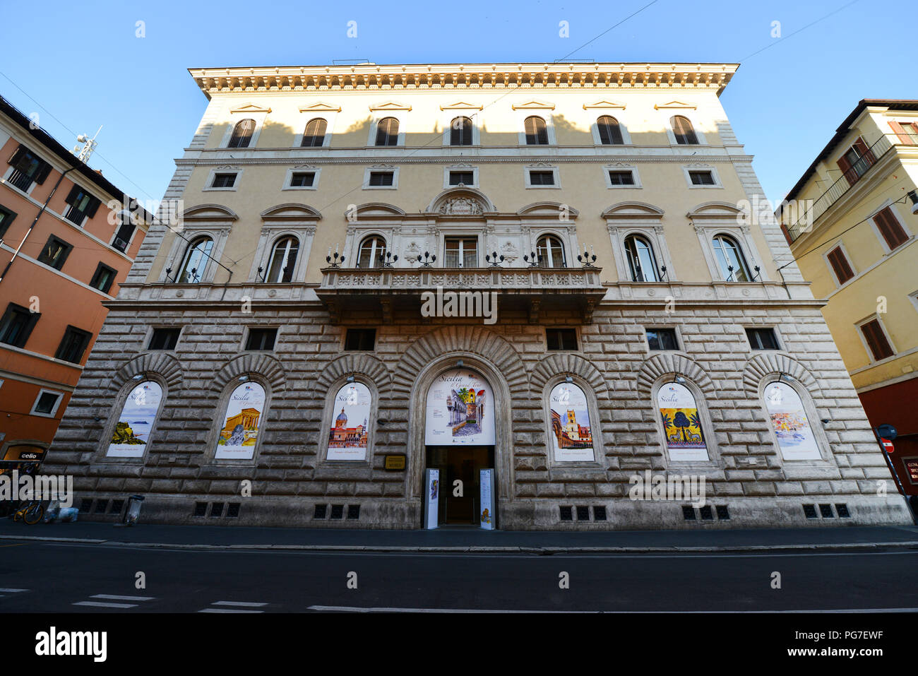 Cassa di risparmio hi-res stock photography and images - Alamy