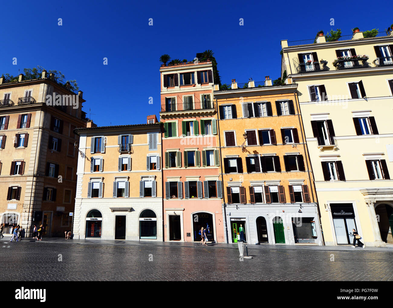 Colorful buildings in Rome's Spanish Square Stock Photo - Alamy