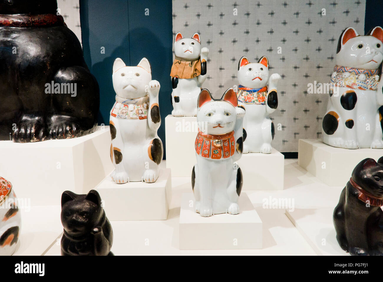 Mikawa style Maneki neko (Japanese ceramic "beckoning cat Stock Photo ...