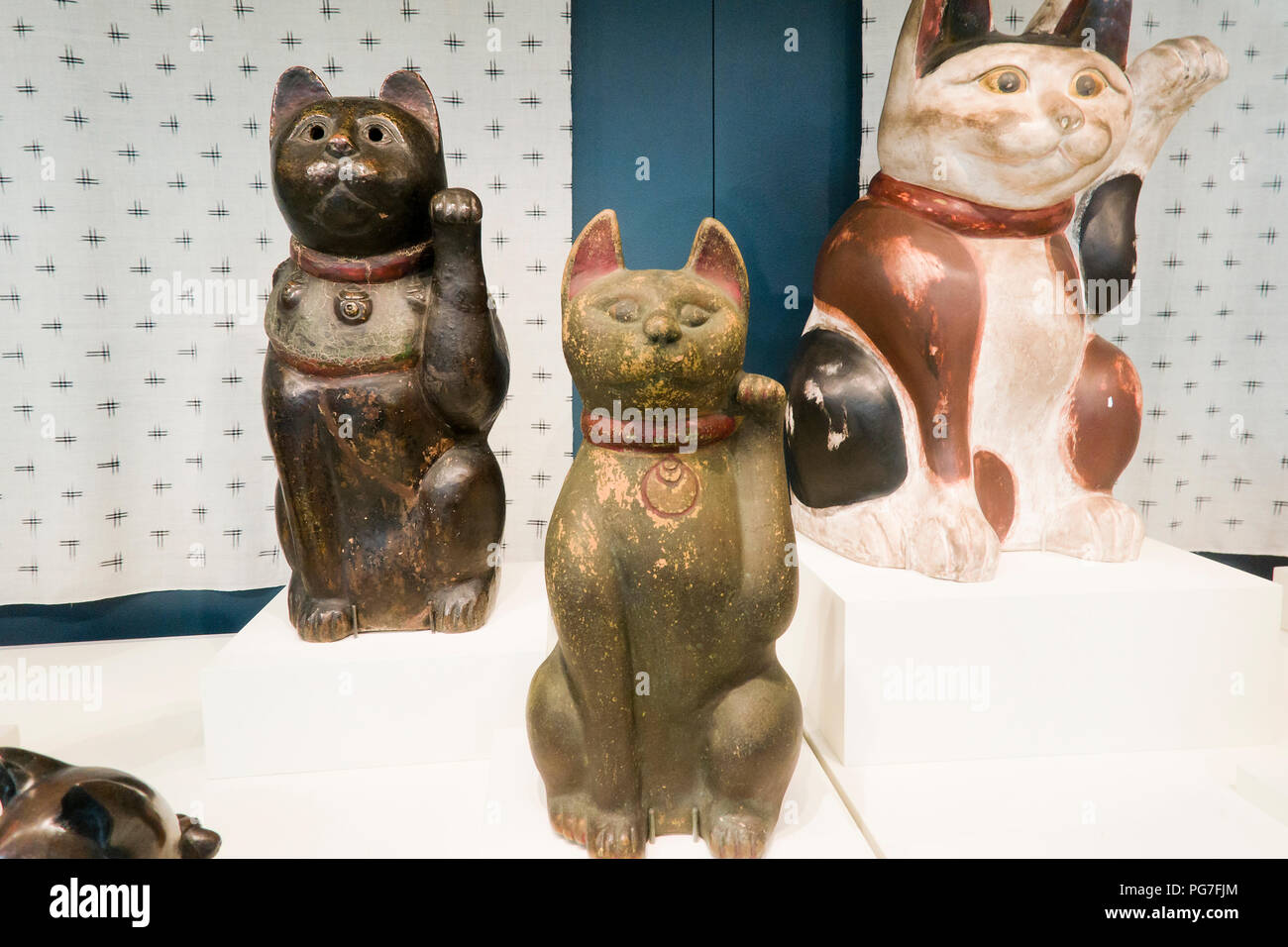 Mikawa style Maneki neko (Japanese ceramic "beckoning cat Stock Photo ...