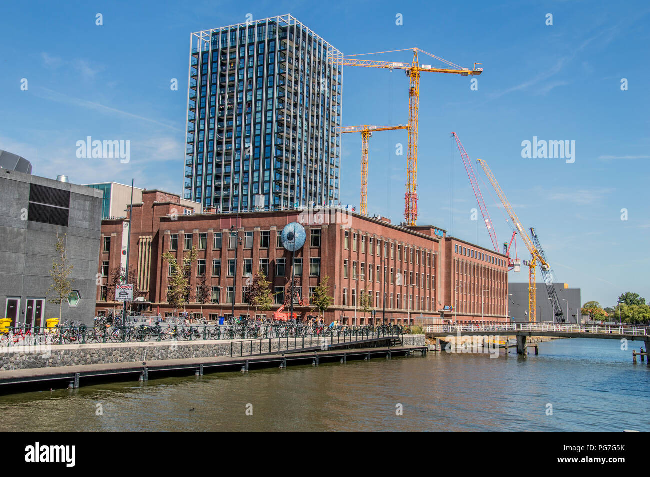 Lab building hi-res stock photography and images - Alamy