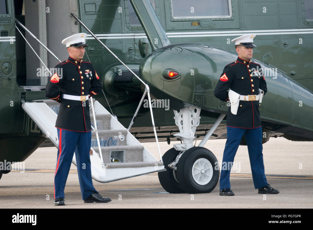 President Barack Obama arrived at Joint Base Cape Cod with wife ...