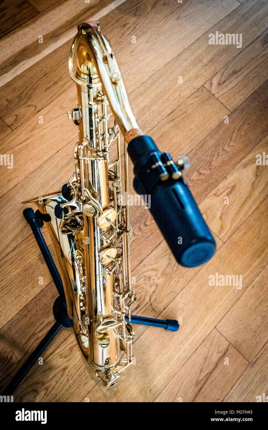 Instrument stands hi-res stock photography and images - Alamy
