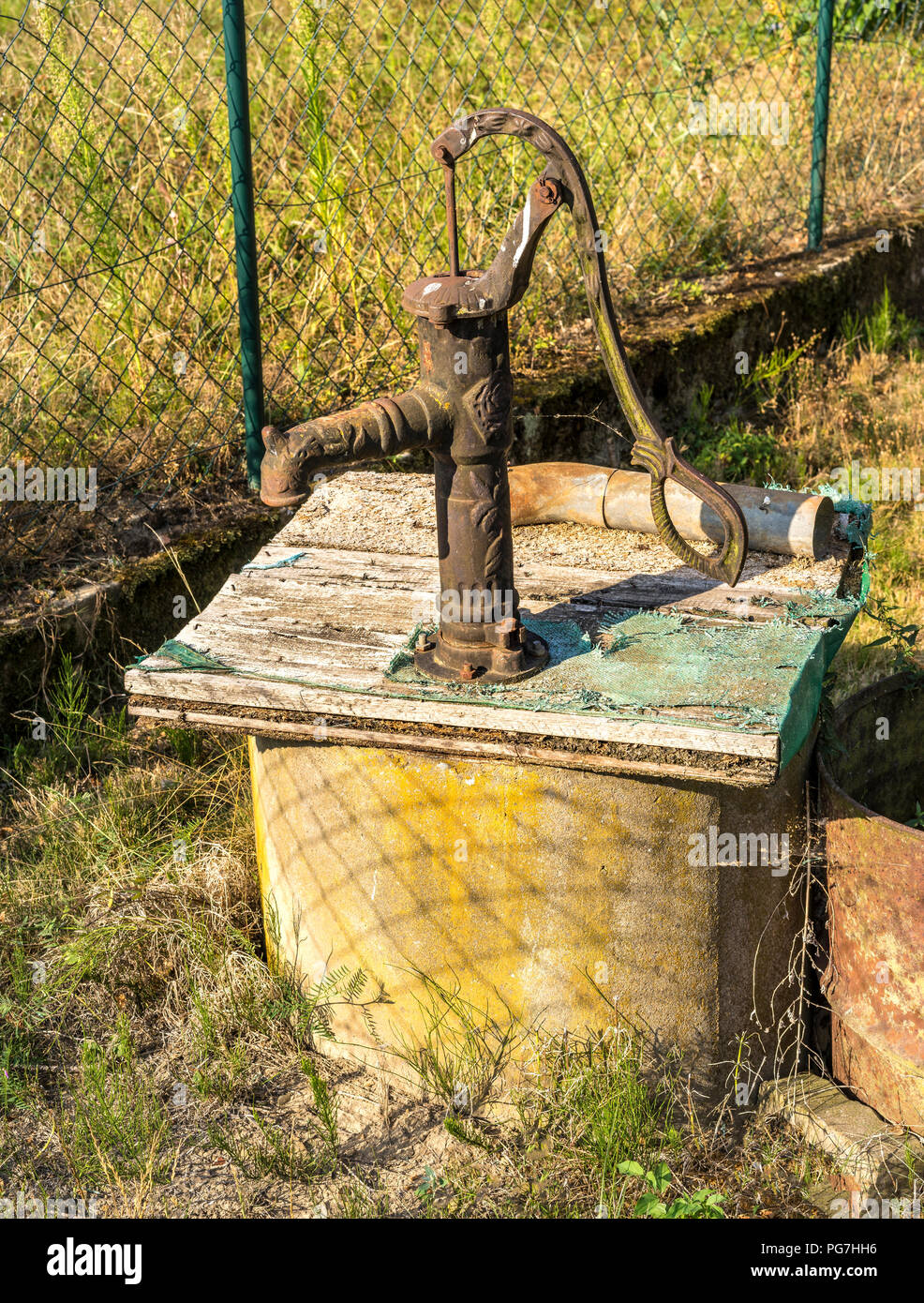 Retro gardening architecture hi-res stock photography and images - Alamy