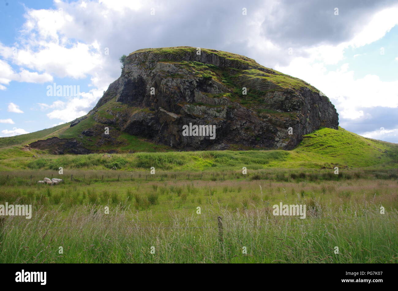 Dunglass volcanic plug hi-res stock photography and images - Alamy