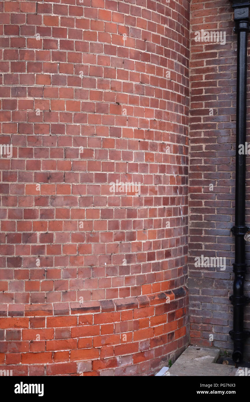 Curved brick wall hi-res stock photography and images - Alamy