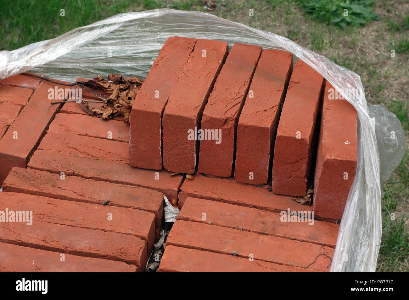 Builders construction new build bricks hi-res stock photography and ...