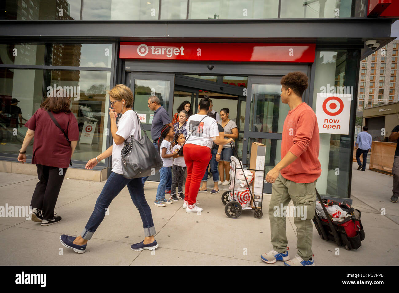 2018 target hi-res stock photography and images - Alamy