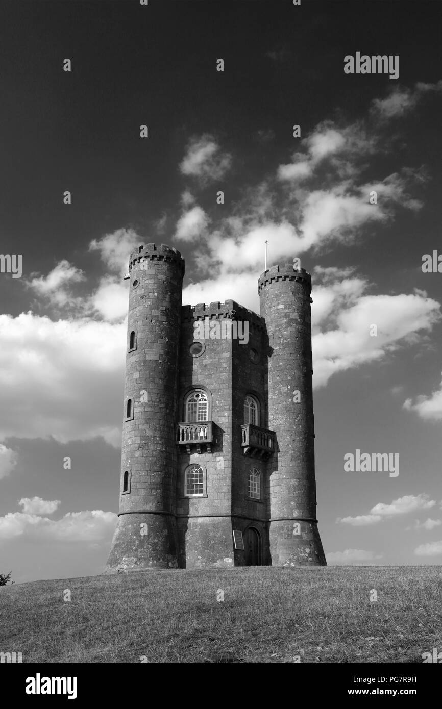 Summer view of Broadway Tower, Broadway village ,Worcestershire ...
