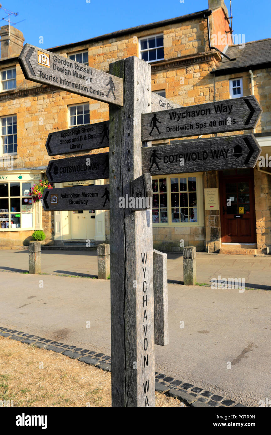 Street scene at Broadway village ,Worcestershire, England, UK Stock ...