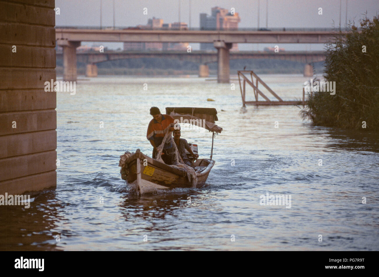 Boats on tigris river hi-res stock photography and images - Alamy
