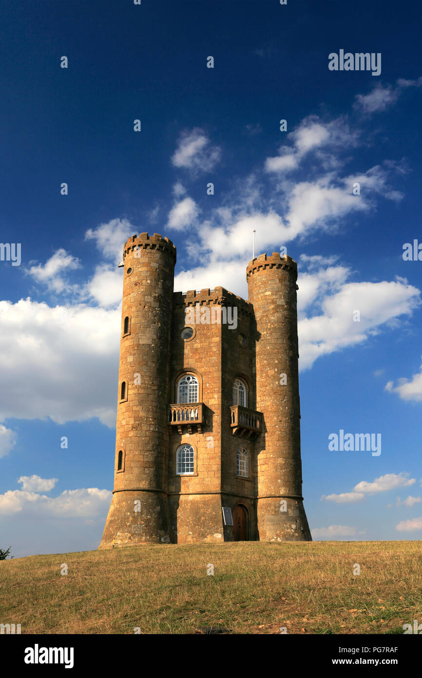 Summer view of Broadway Tower, Broadway village ,Worcestershire ...
